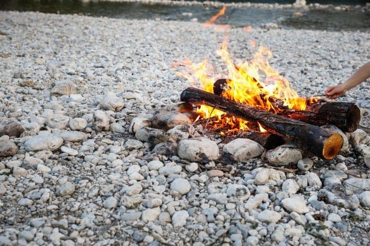 How to Make and Use a Bow Drill Fire Starter (GUIDE)